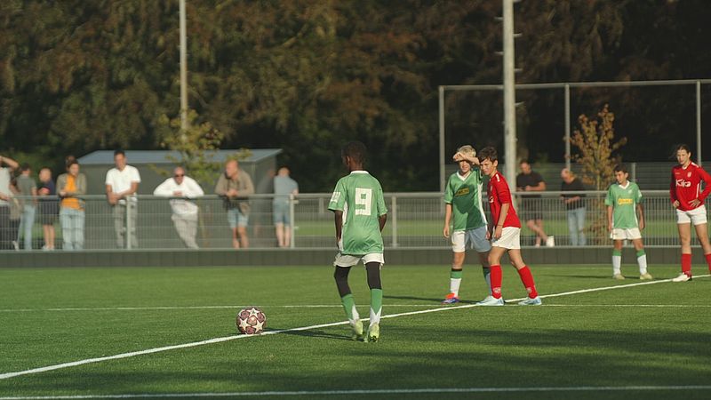 Een goede sfeer op én naast het veld: zo probeert deze voetbalclub dat ... Een goede sfeer op én naast het veld: zo probeert deze voetbalclub dat ...